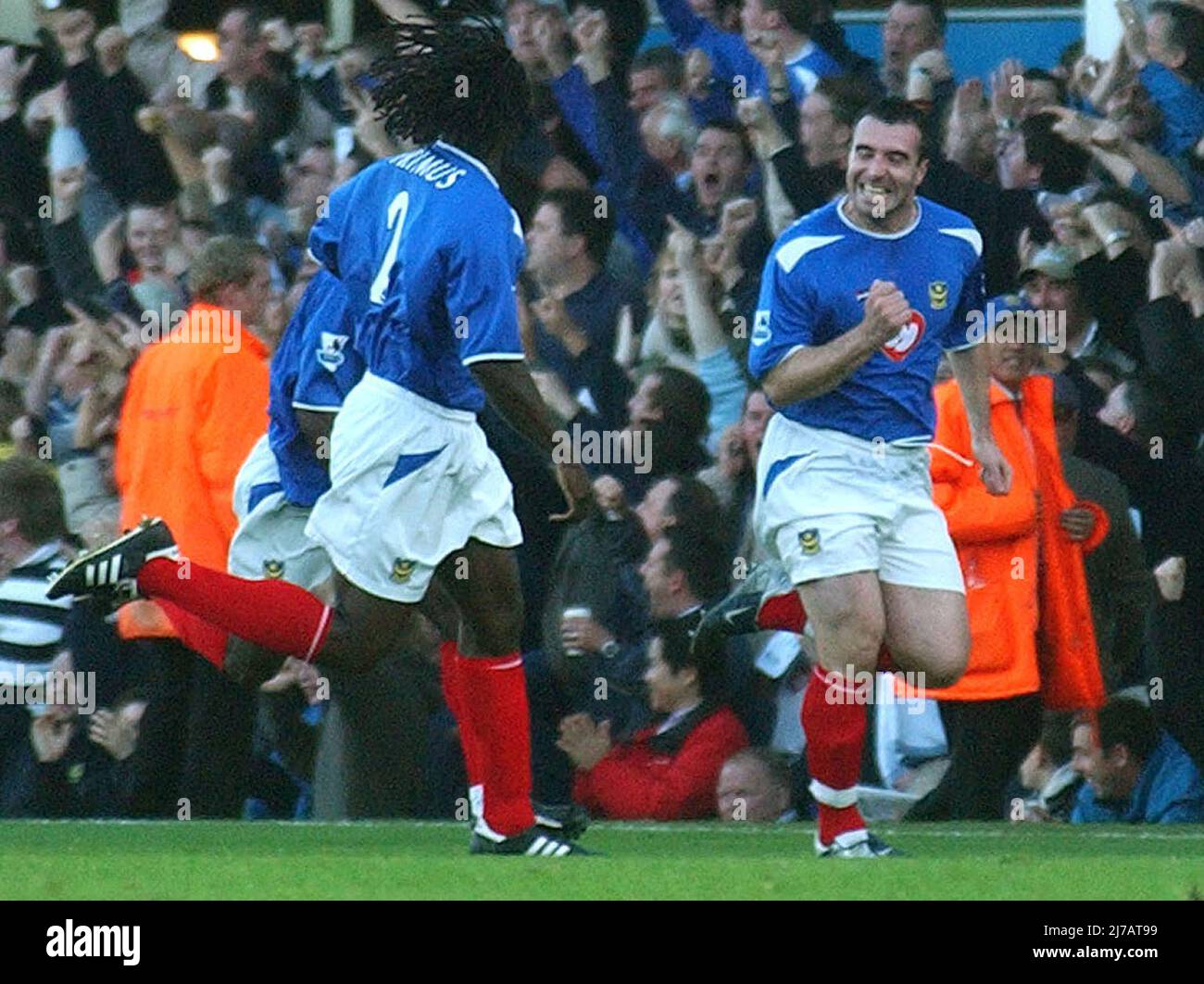 Portsmouth v Manchester United David Unsworth celebrates after scoring ...