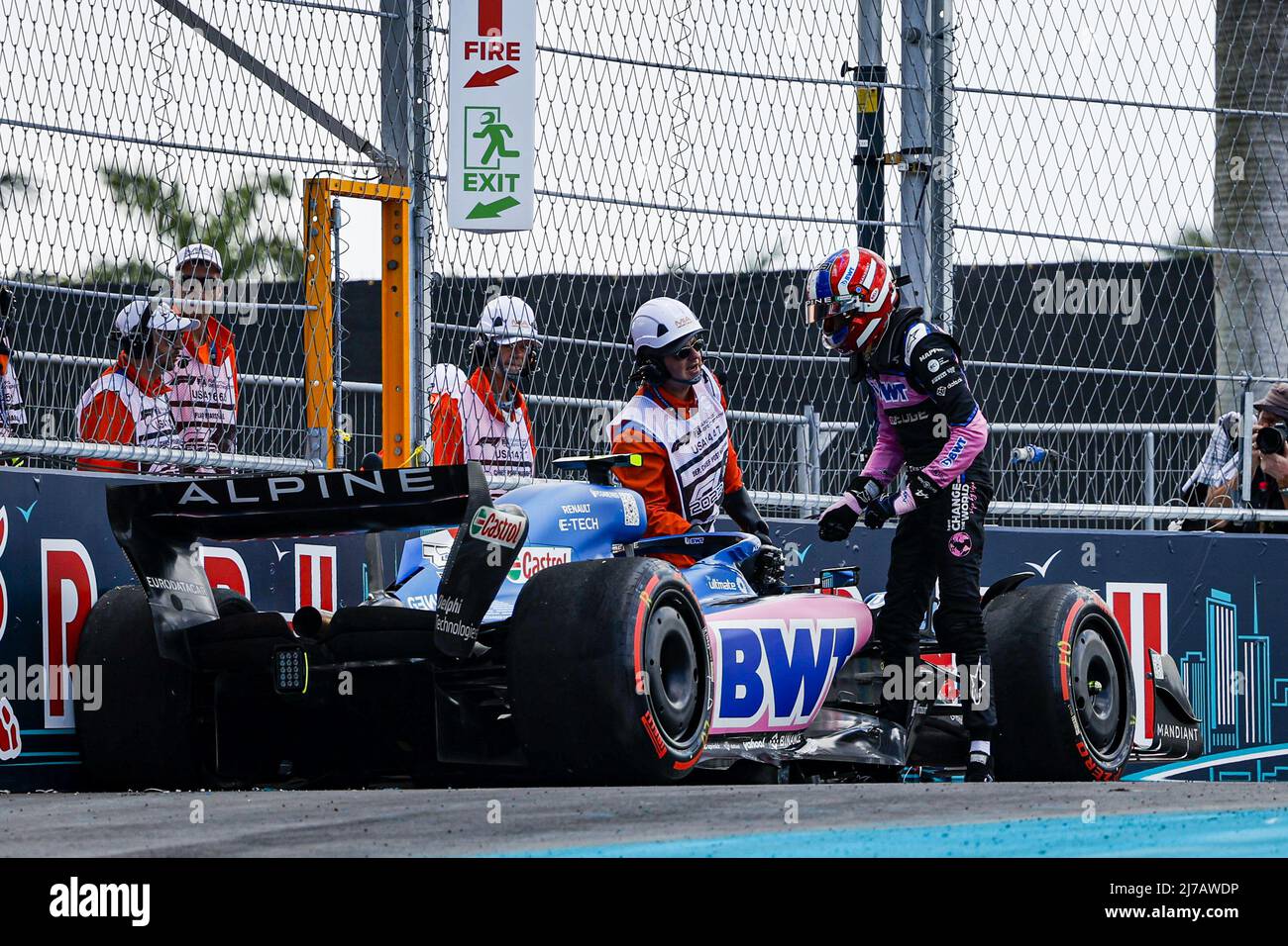 Esteban ocon crash hi-res stock photography and images - Alamy