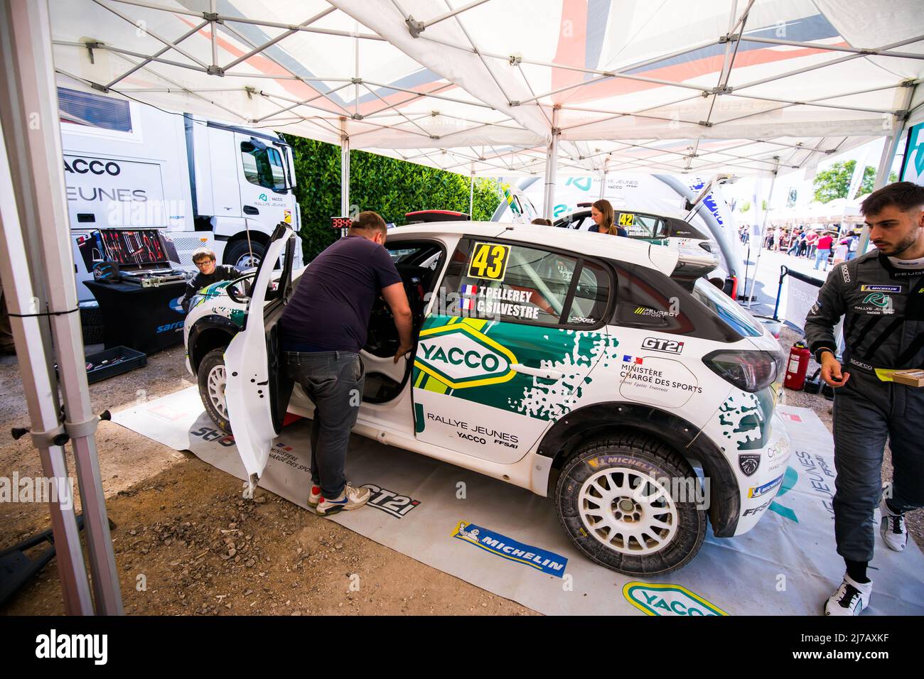 43 PELLEREY Tom, SILVESTRE Corentin, PEUGEOT 208 Rally 4, ambiance ...