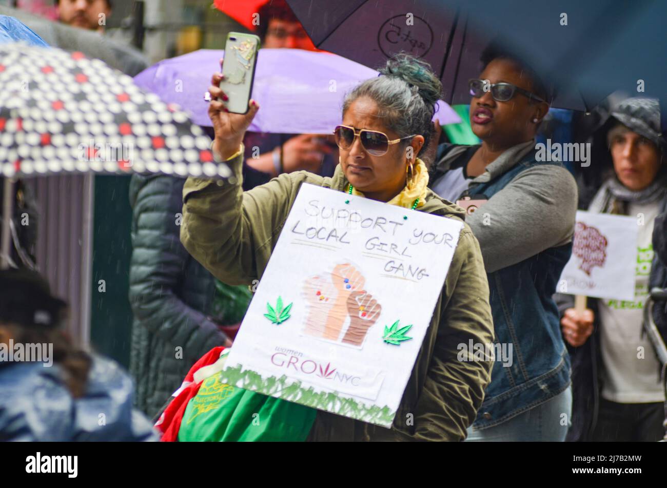 Girl smoking weed hi-res stock photography and images - Alamy