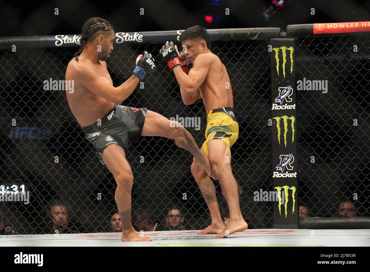 PHOENIX, AZ - MAY 7: (L-R) C.J. Vergara kicks Kleydson Rodrigues in ...