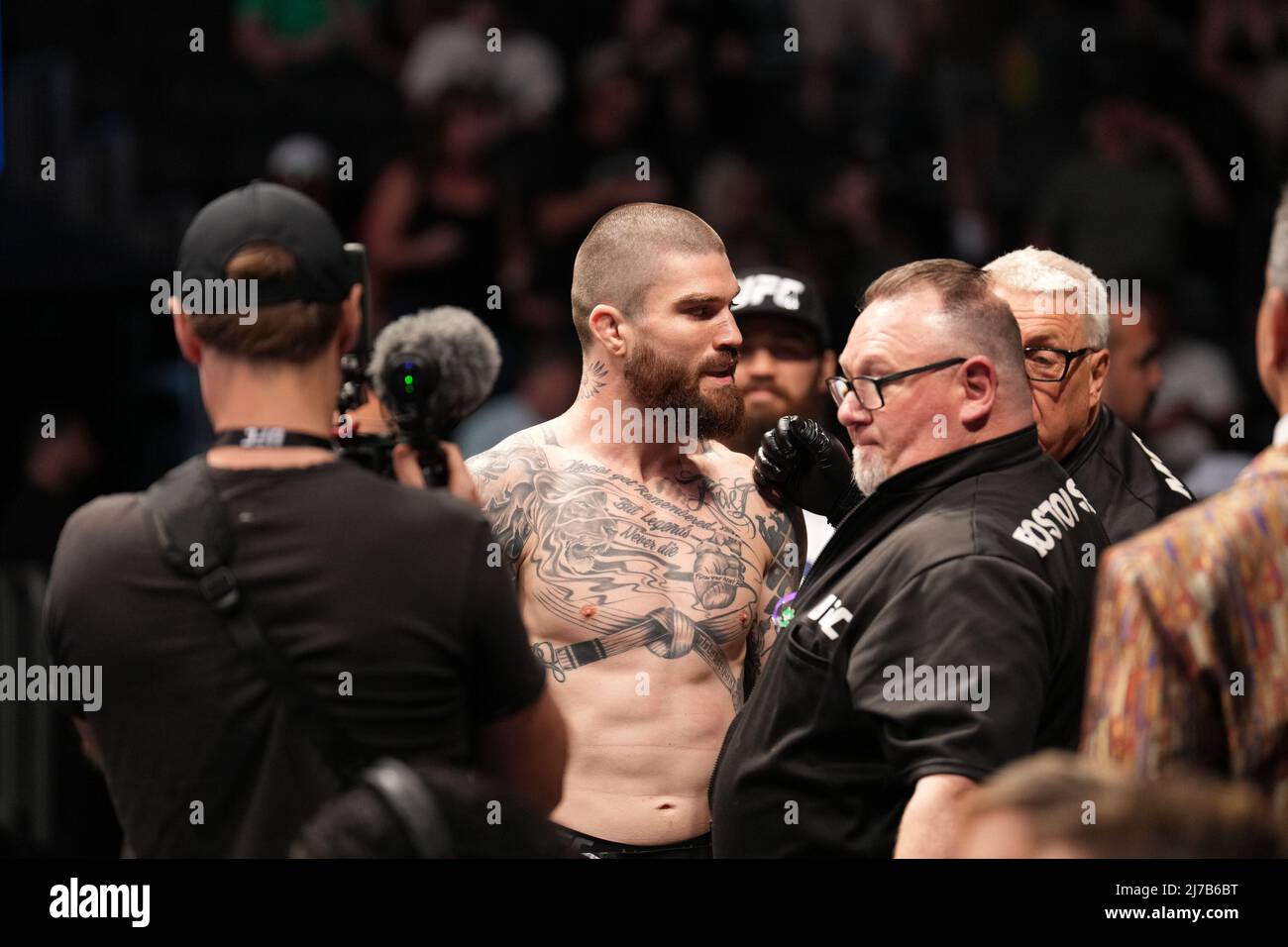 PHOENIX, AZ - MAY 7: Cameron VanCamp prepares to fight André Fialho in ...