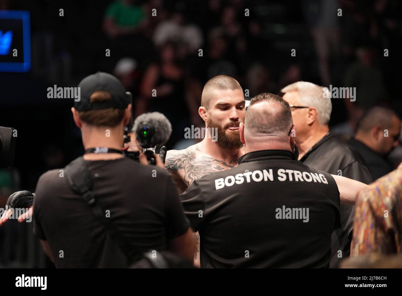 PHOENIX, AZ - MAY 7: Cameron VanCamp prepares to fight André Fialho in ...