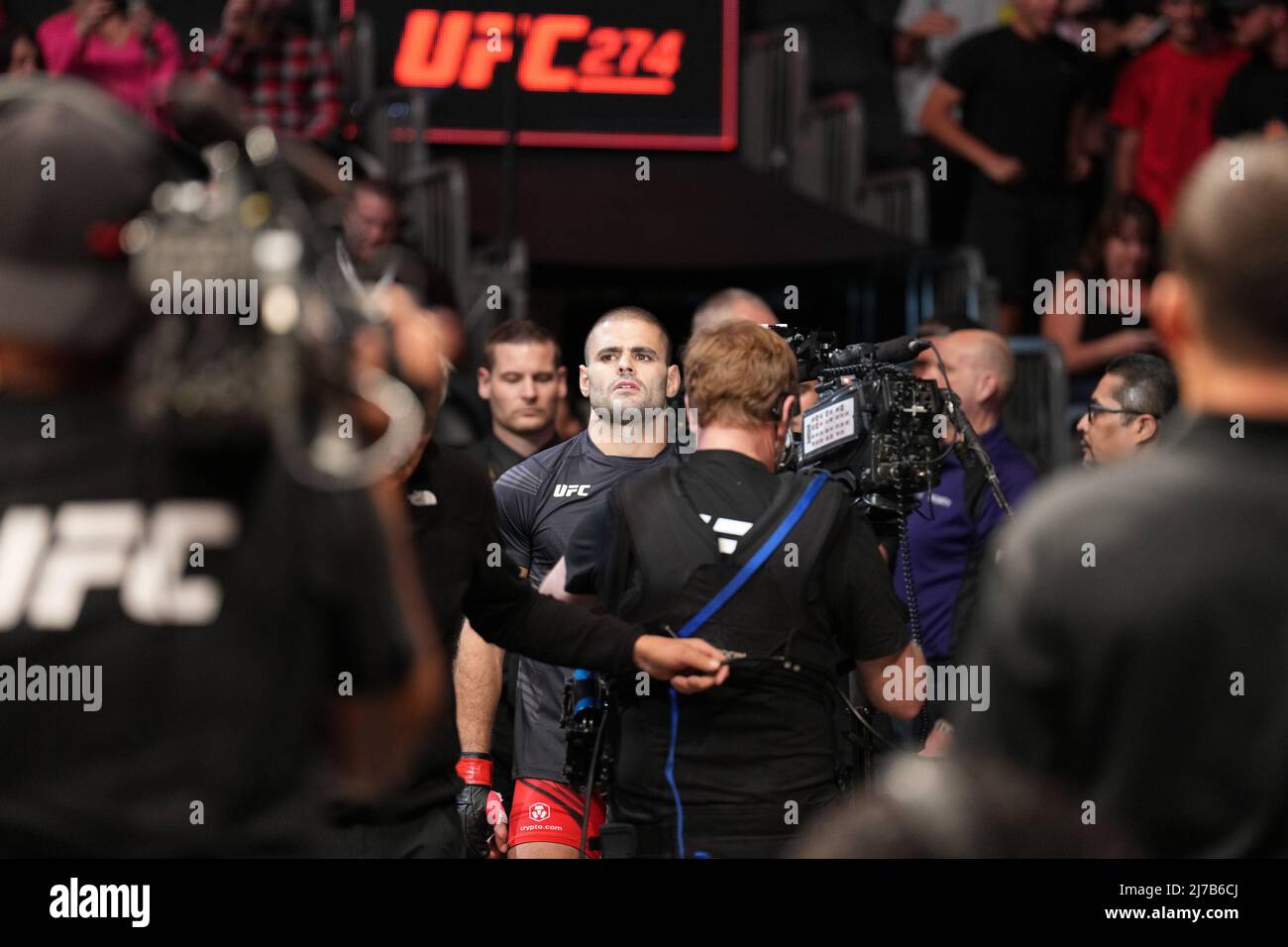 PHOENIX, AZ - MAY 7: André Fialho prepares to fight Cameron VanCamp in ...