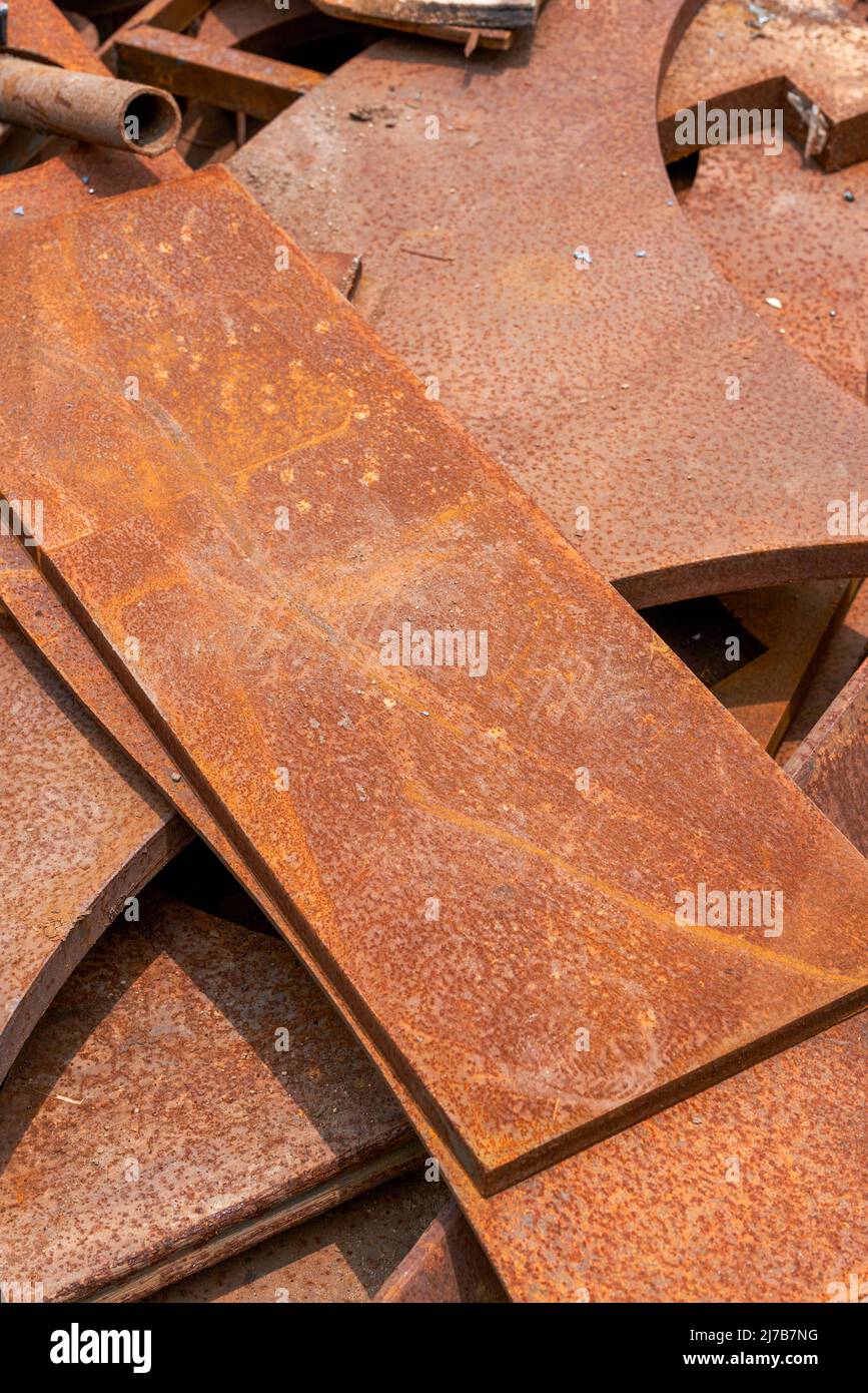 Pile of rusted scrap steel metal Stock Photo - Alamy