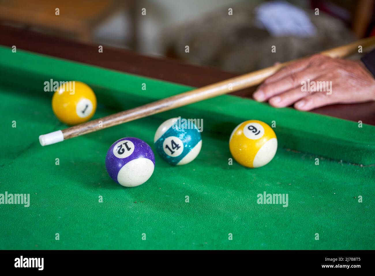 Female pool player hi-res stock photography and images - Alamy