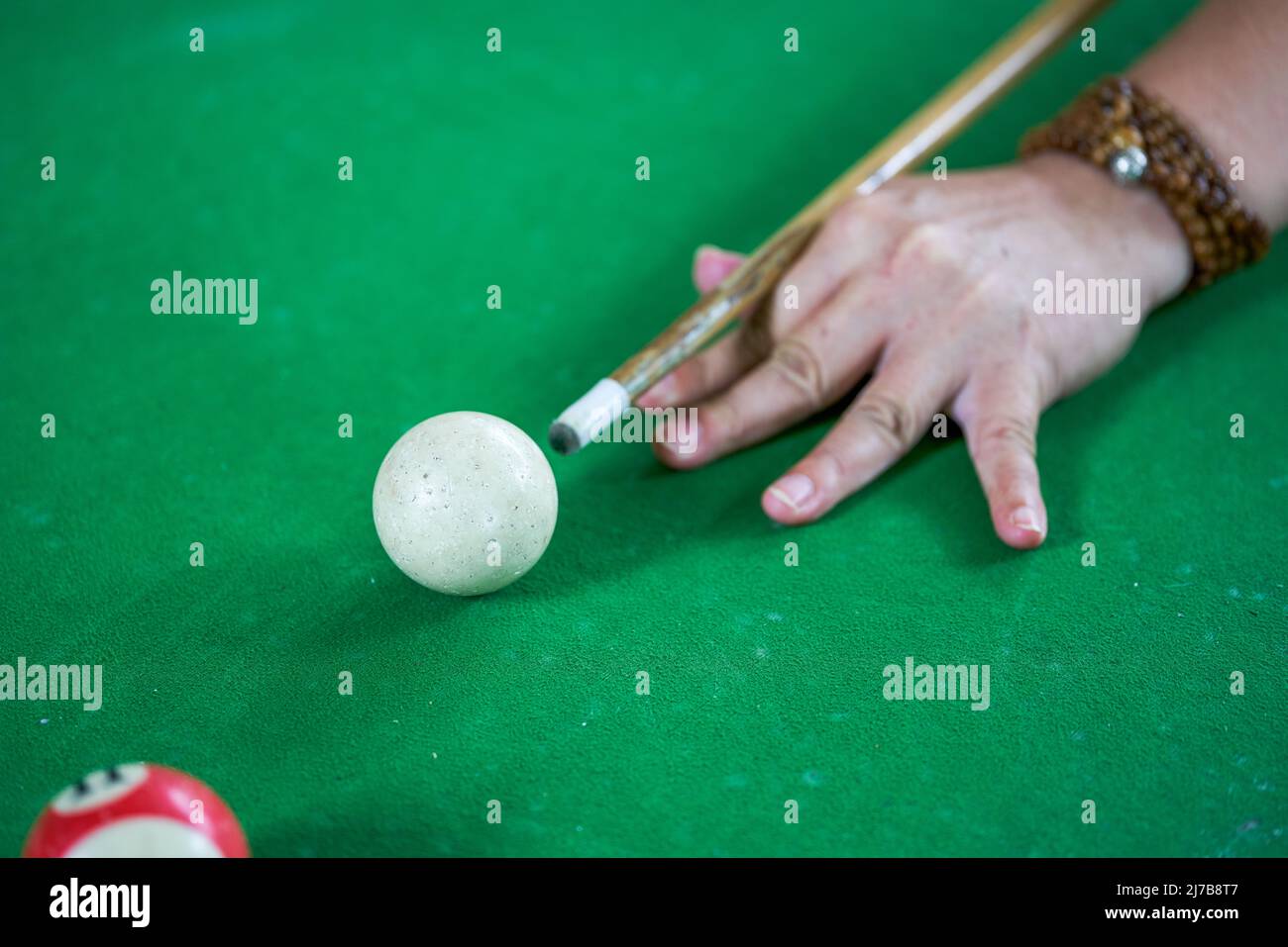 Female pool player hi-res stock photography and images - Alamy