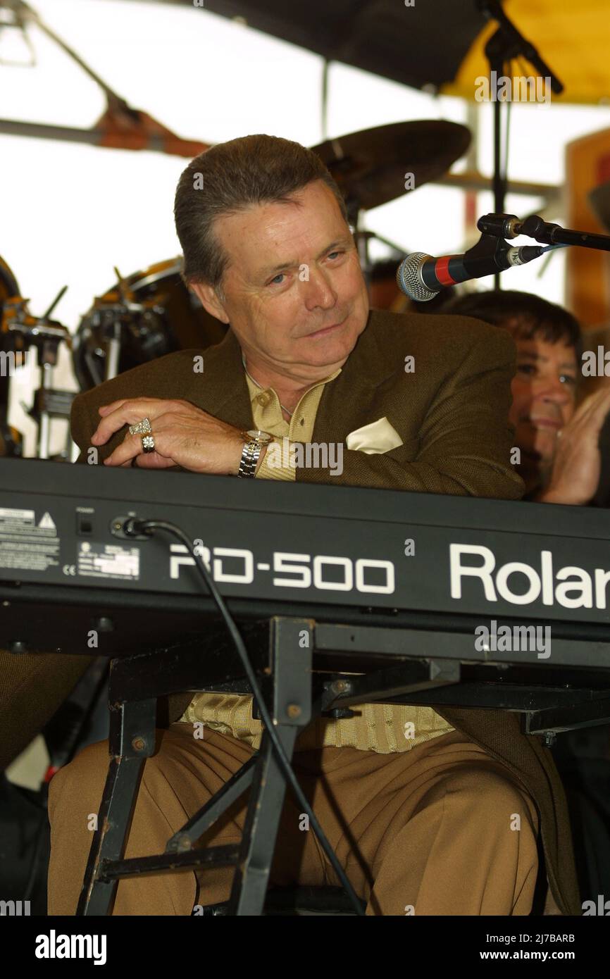 Country singer/actor Mickey Gilley, 86 best known for launching the ...