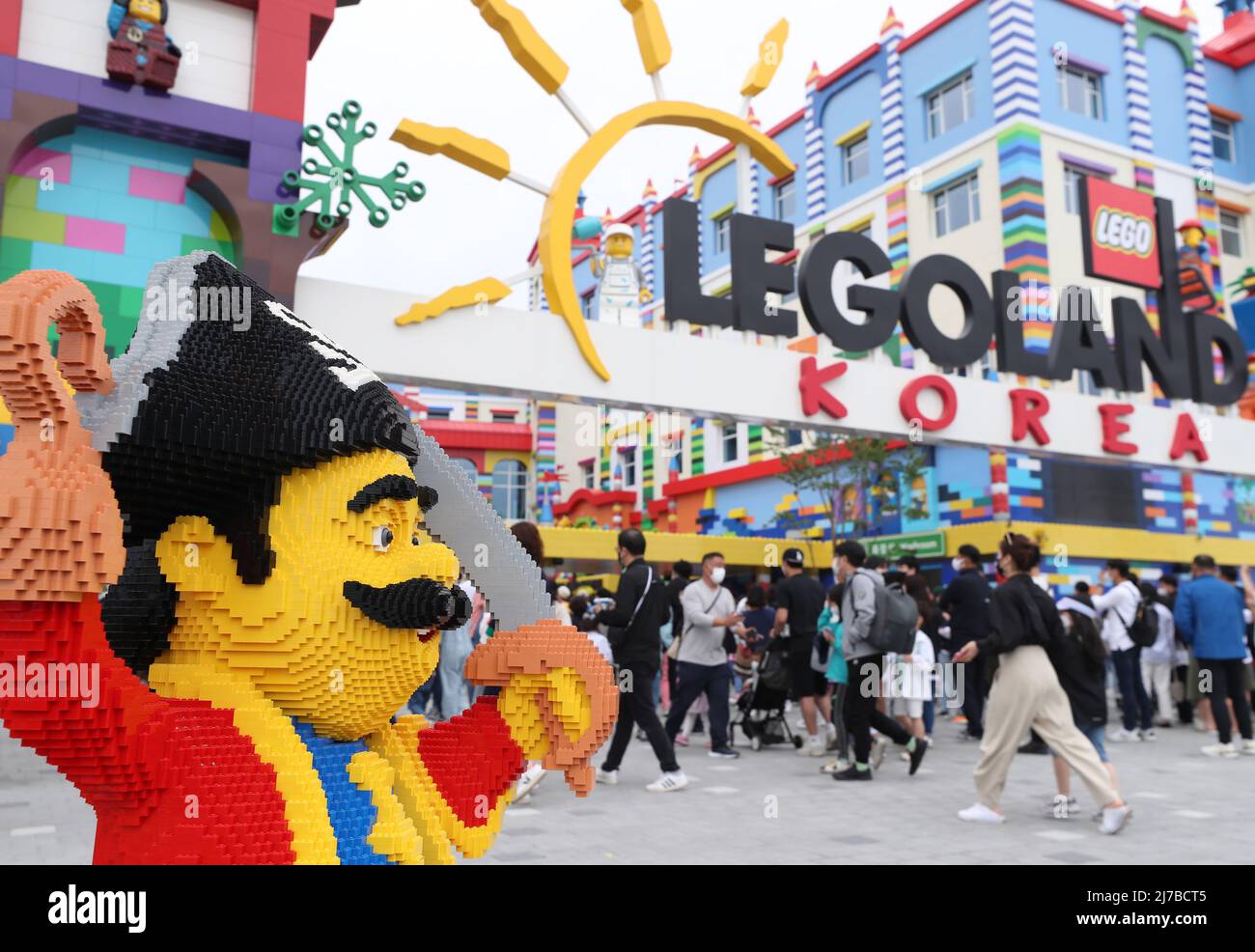 Visiting Legoland Visitors pack Legoland Korea Resort, located in ...