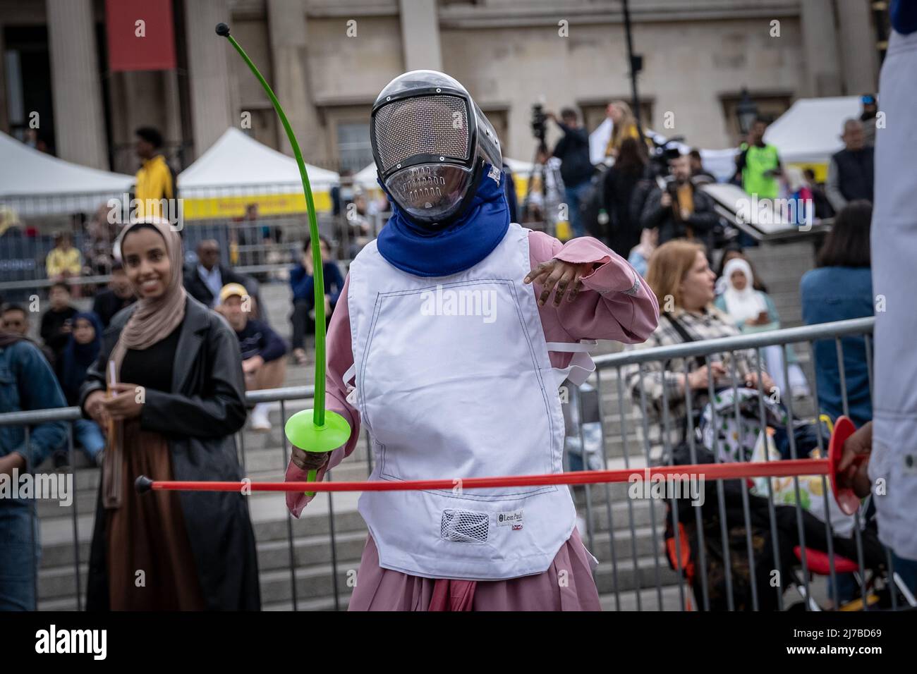 Muslim girls fence hi-res stock photography and images - Alamy