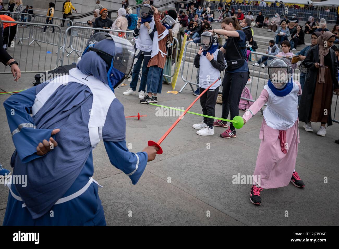 Muslim girls fencing hi-res stock photography and images - Alamy