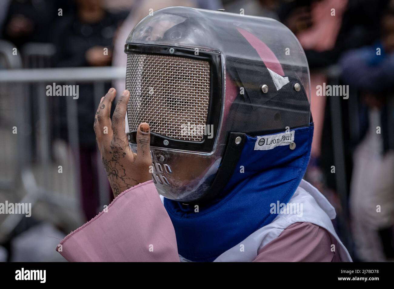 Muslim girls fencing hi-res stock photography and images - Alamy