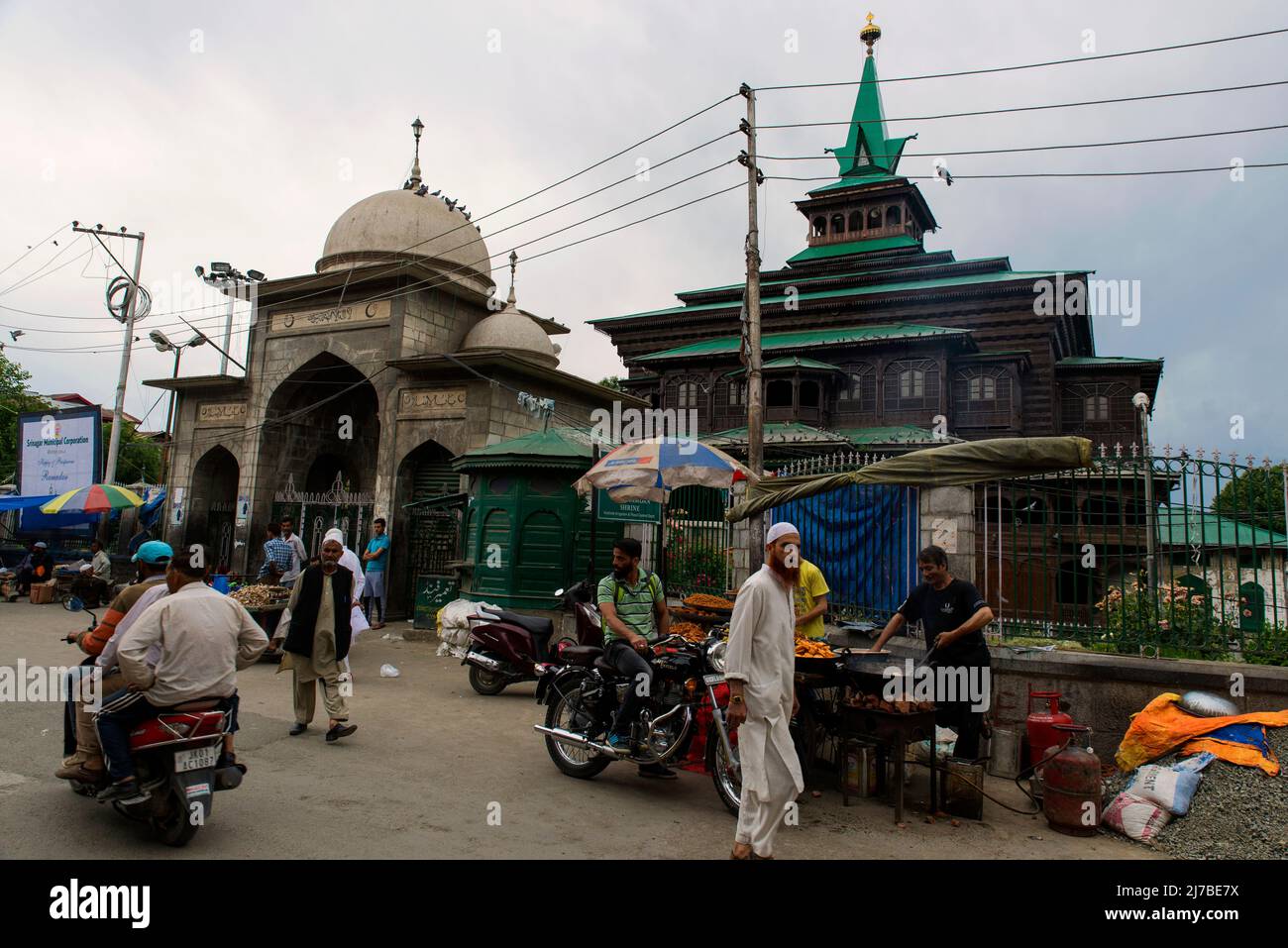 Kashmiri architecture hi-res stock photography and images - Alamy