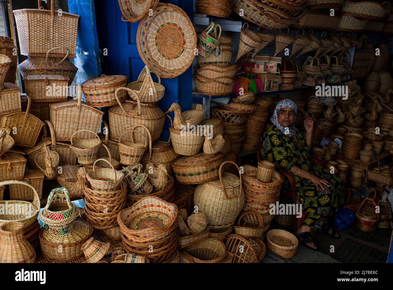 Basket seller in Kashmir Stock Photo - Alamy
