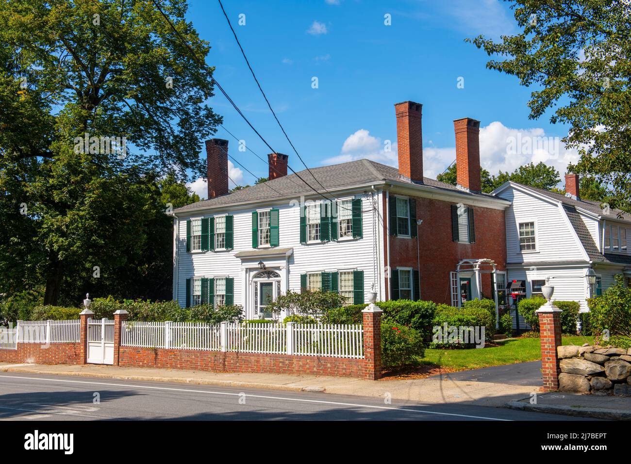 Elijah Stearns Mansion was built in 1800 at 4 Great Road in Historic ...