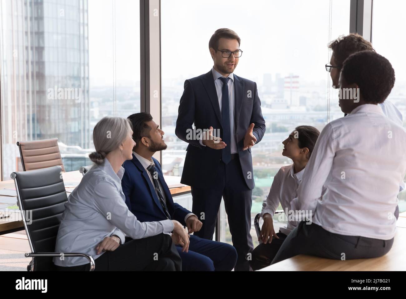 Black boss speaking to employees hi-res stock photography and images - Alamy