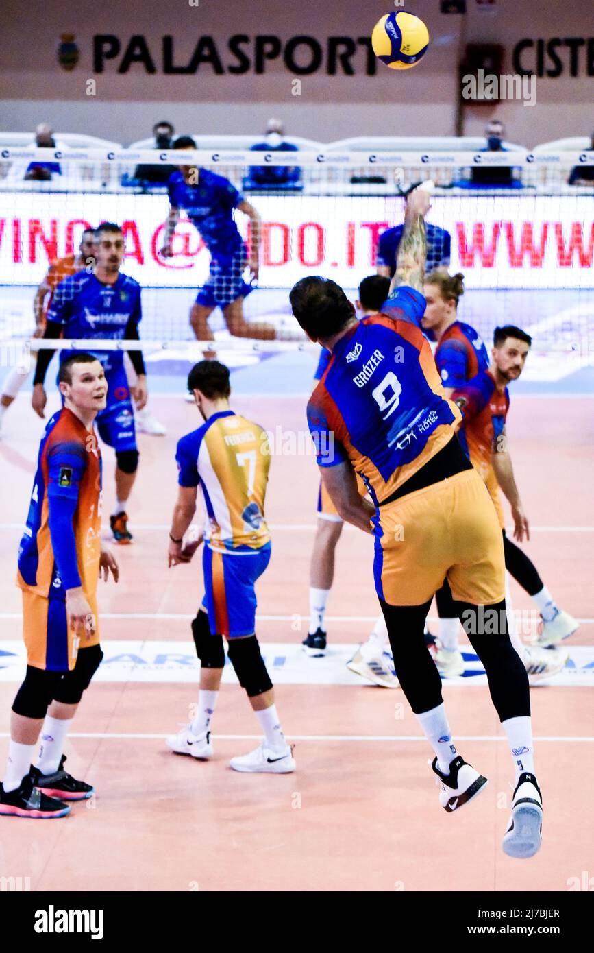 Georg Grozer serve (Vero Volley Monza) during Play Off Challenge - Top ...