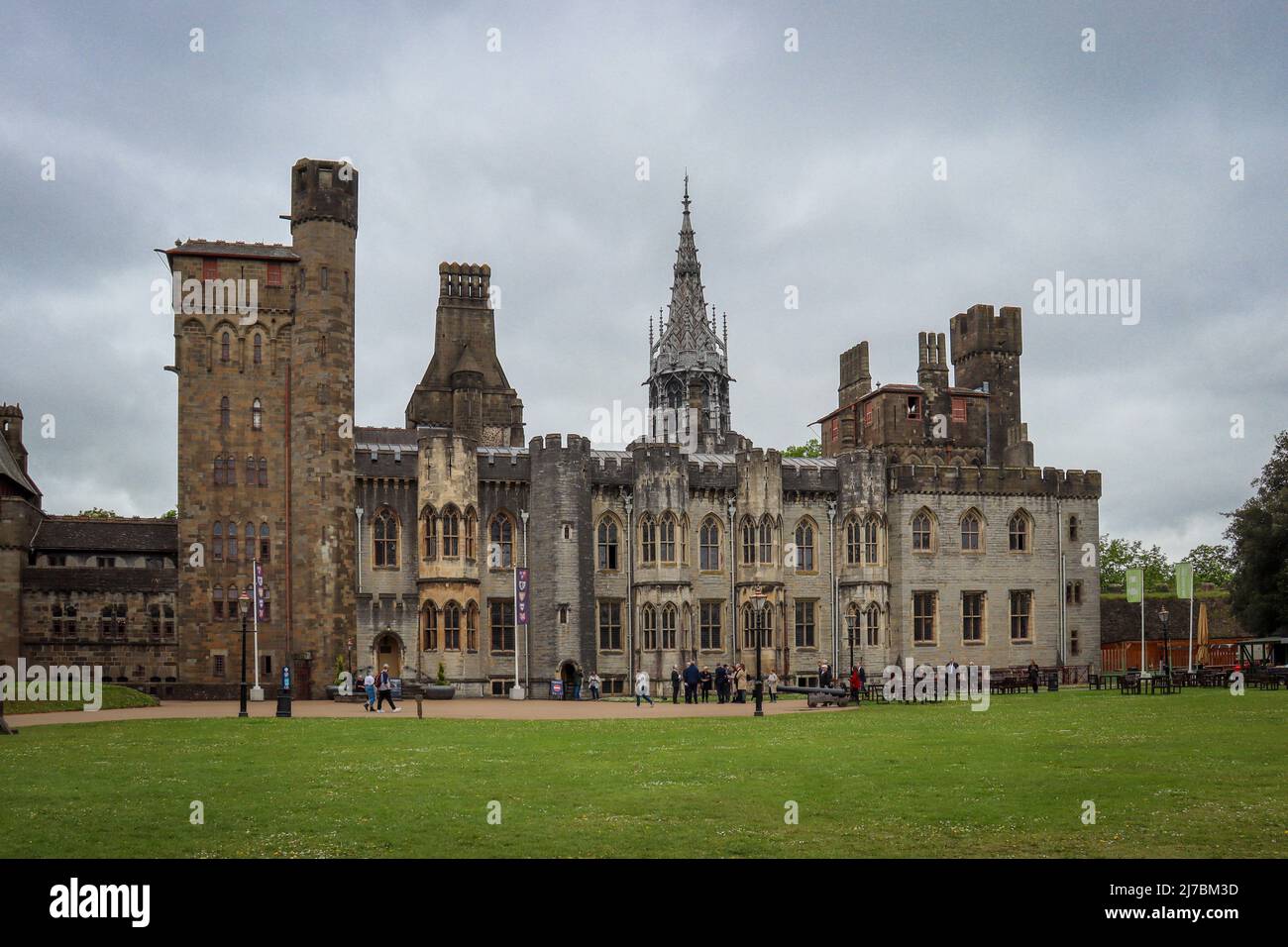 Cardiff castle house hi-res stock photography and images - Alamy