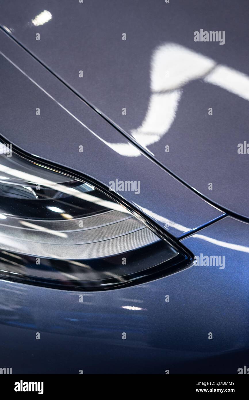 Detail of the front light of a sports car with metallic reflections ...