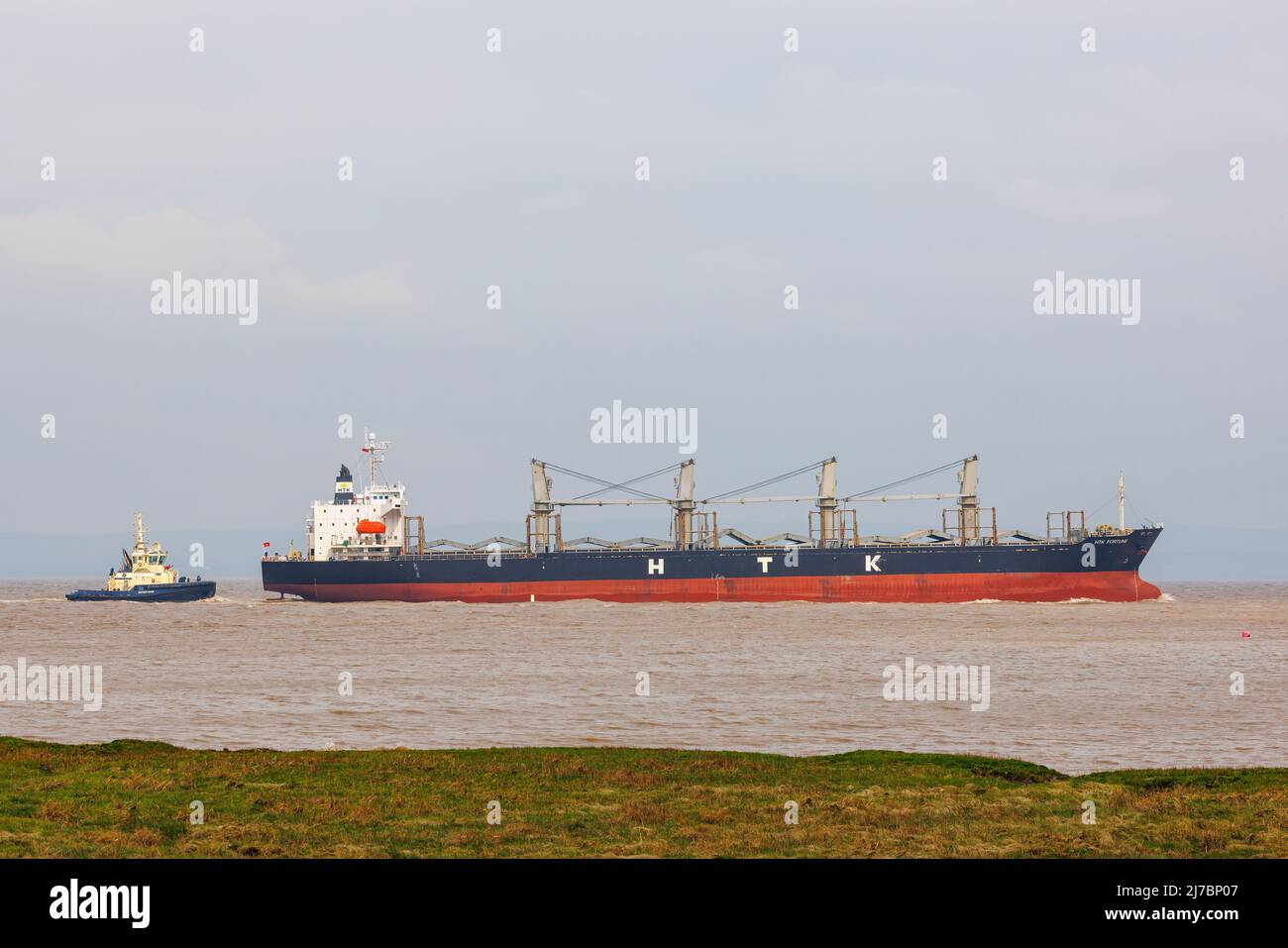 Open hatch bulk carrier hi-res stock photography and images - Alamy