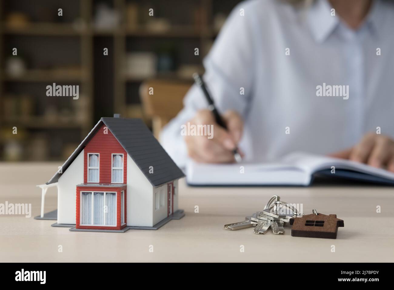 New home keys tenant hi-res stock photography and images - Alamy