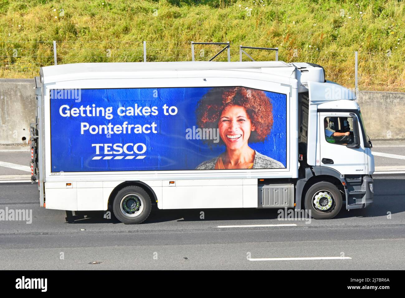 Food supply chain business uses short wheelbase Mercedes lorry truck ...