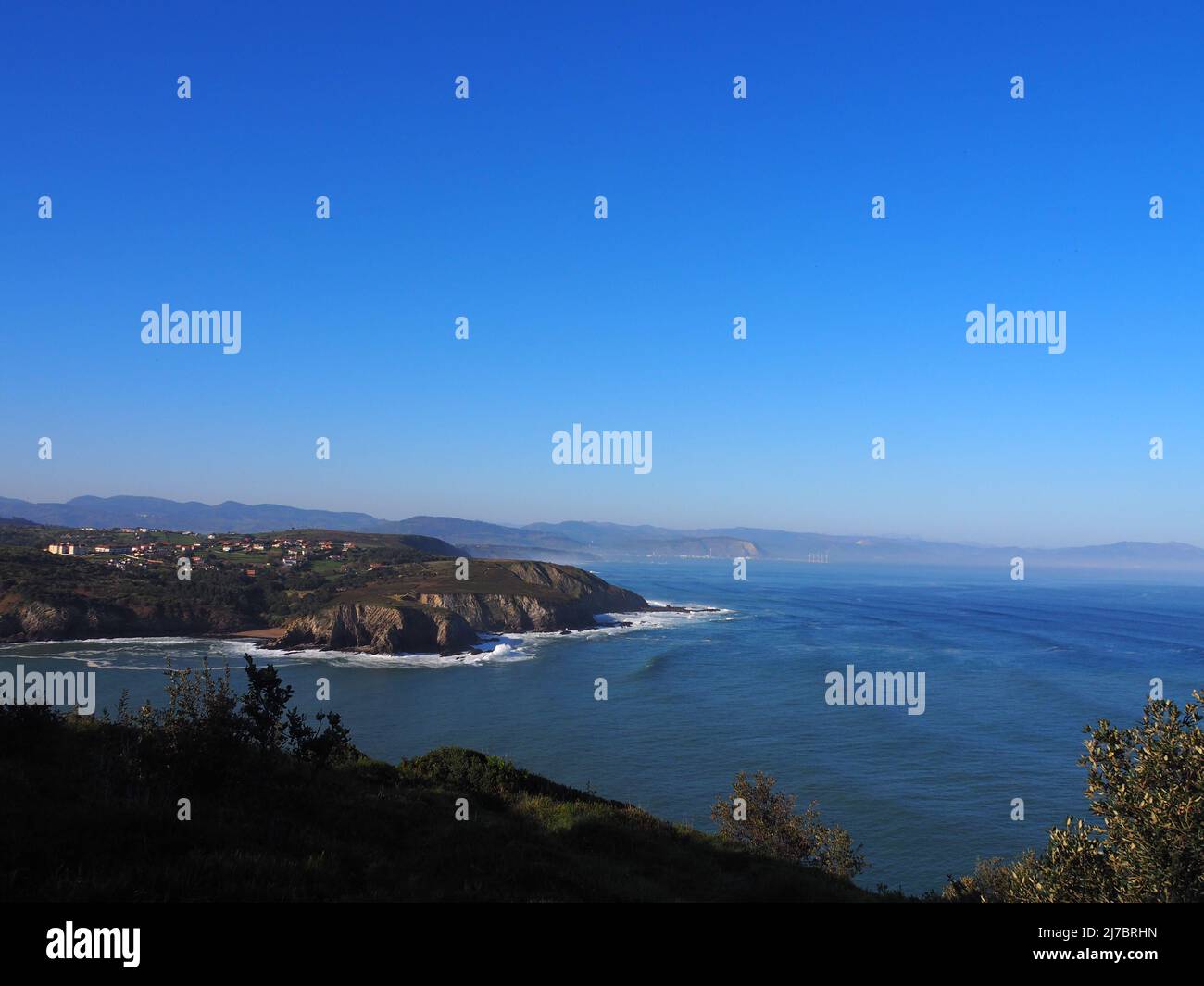Route to the Gorliz Lighthouse, from the beach and between cliffs ...