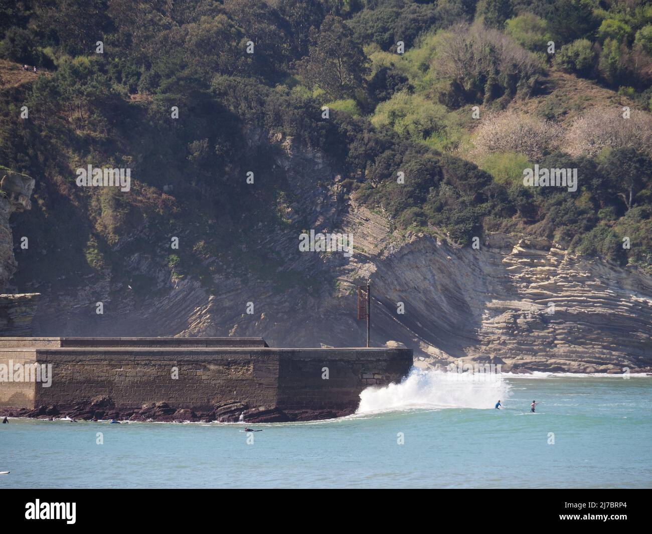 Route to the Gorliz Lighthouse, from the beach and between cliffs ...