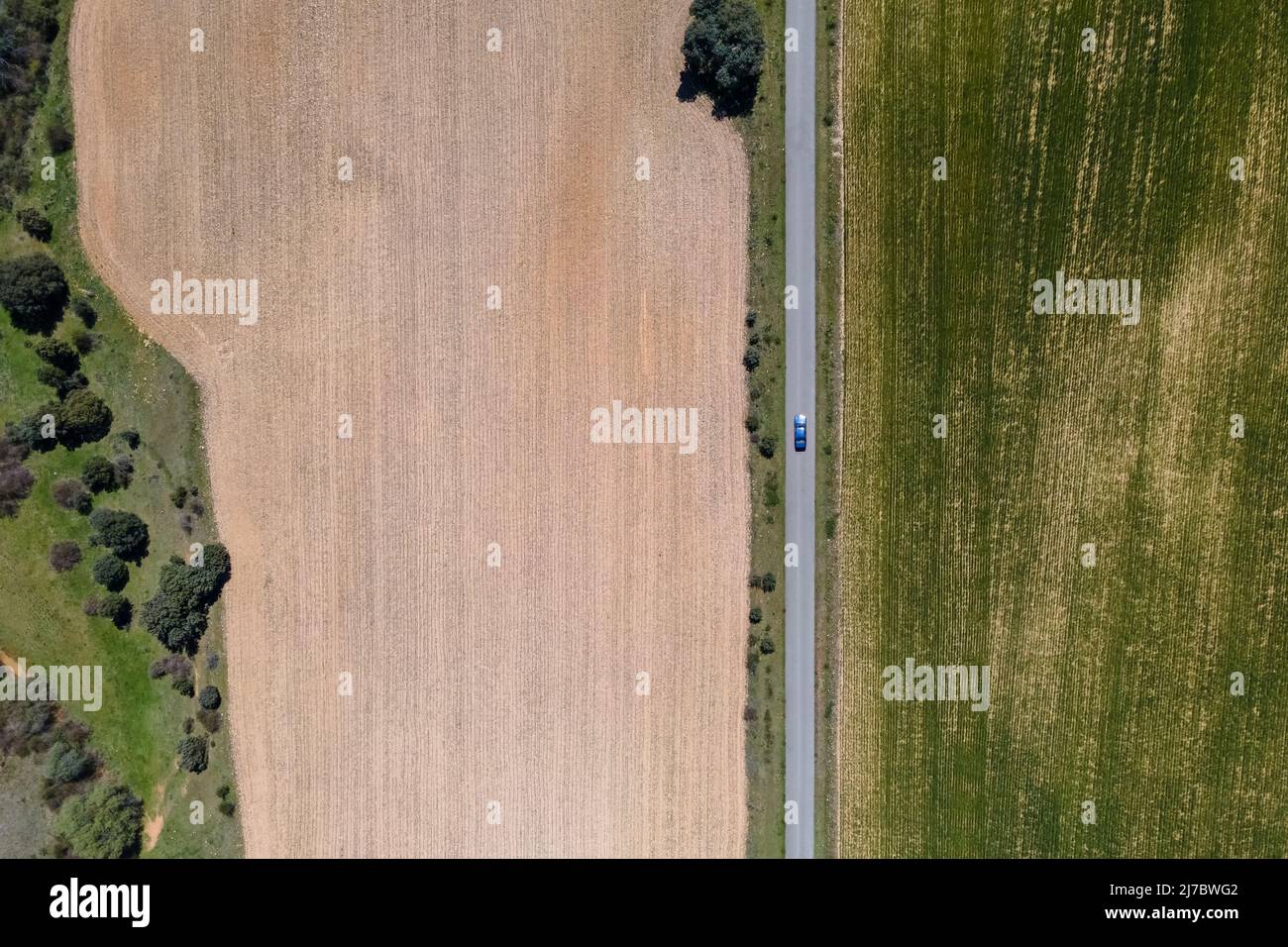 Car top view countryside hi-res stock photography and images - Alamy