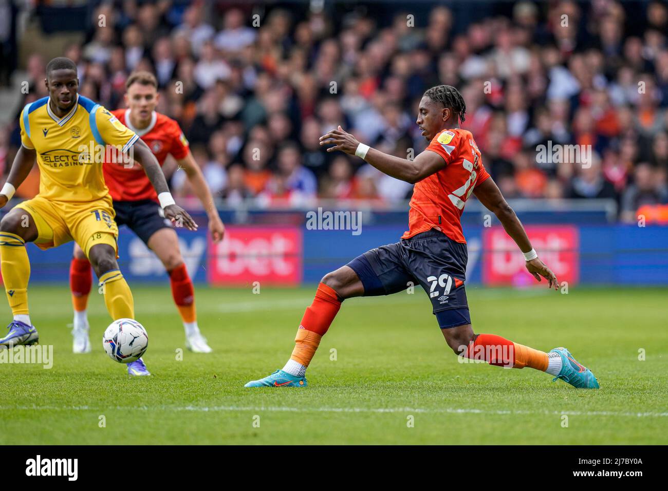 Amari’i Bell (29) of Luton Town (right) during the Sky Bet Championship ...