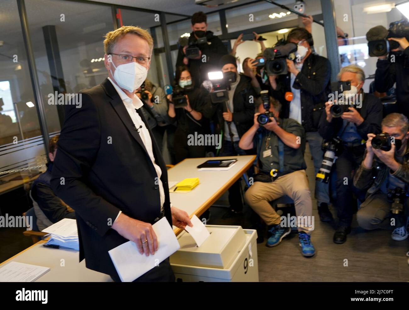 08 May 2022, Schleswig-Holstein, Eckernförde: Daniel Günther, Minister ...