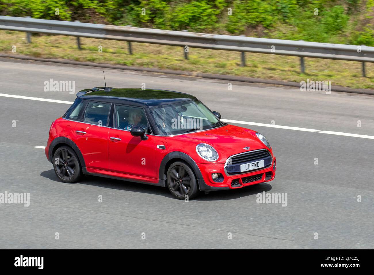 2017 red Mini Cooper One hatchback 1499cc petrol 6 speed manual 2dr ...