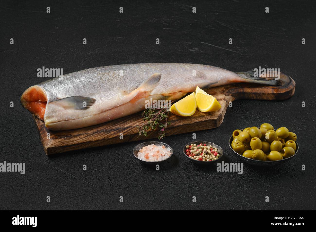 Headless fish hi-res stock photography and images - Alamy