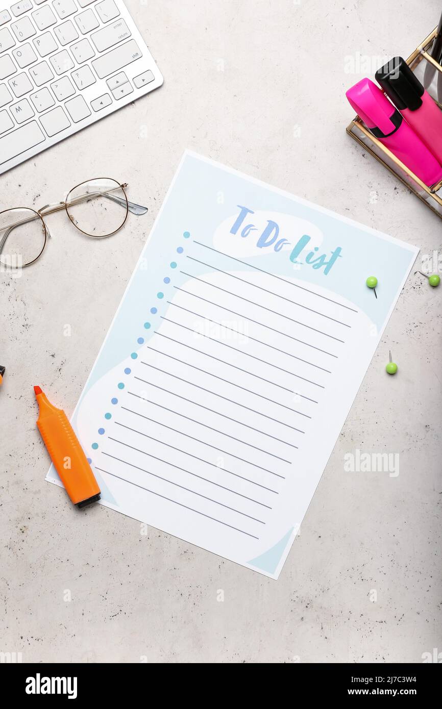 Empty list eyeglasses keyboard hi-res stock photography and images - Alamy