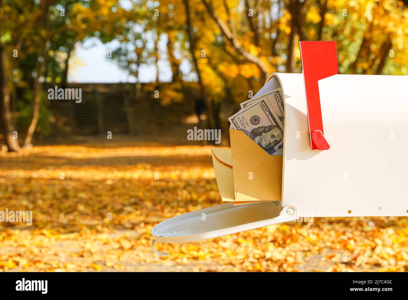 Money and mailbox hi-res stock photography and images - Alamy