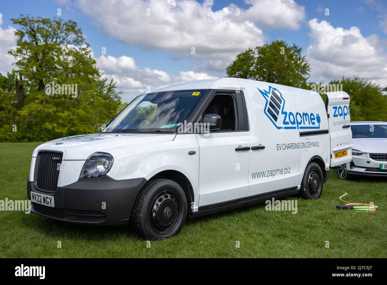 Electric vehicle recovery hi-res stock photography and images - Alamy