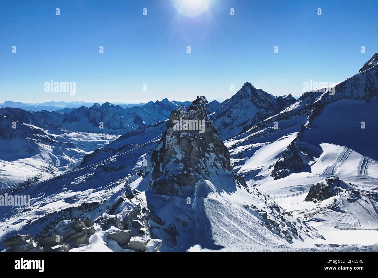 Bright sunny winter sky hi-res stock photography and images - Alamy