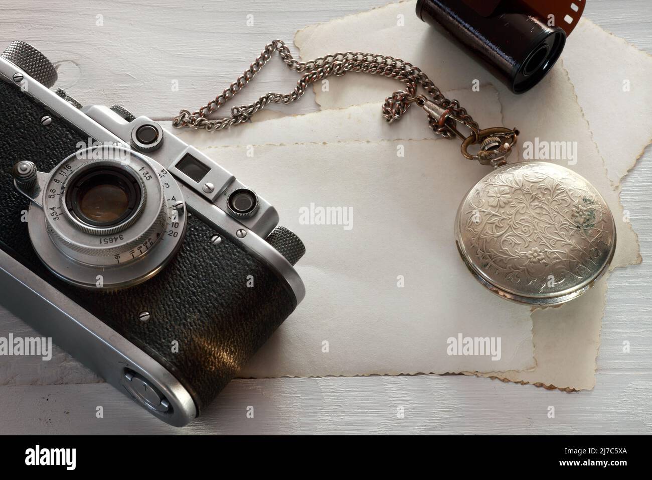 Old photo camera. Retro Stock Photo - Alamy