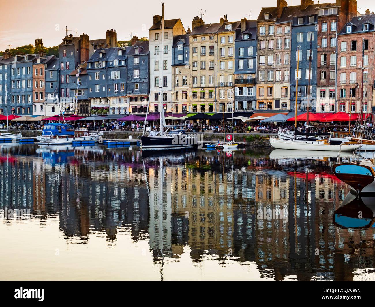 Picturesque view of Honfleur waterfront, famous village harbor in ...