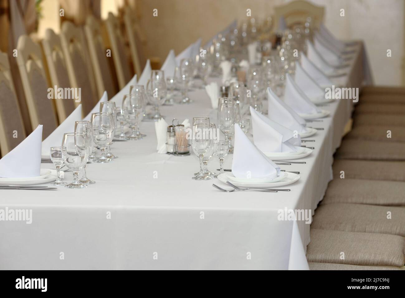 White Table arrangement in an expensive restaurant Stock Photo - Alamy
