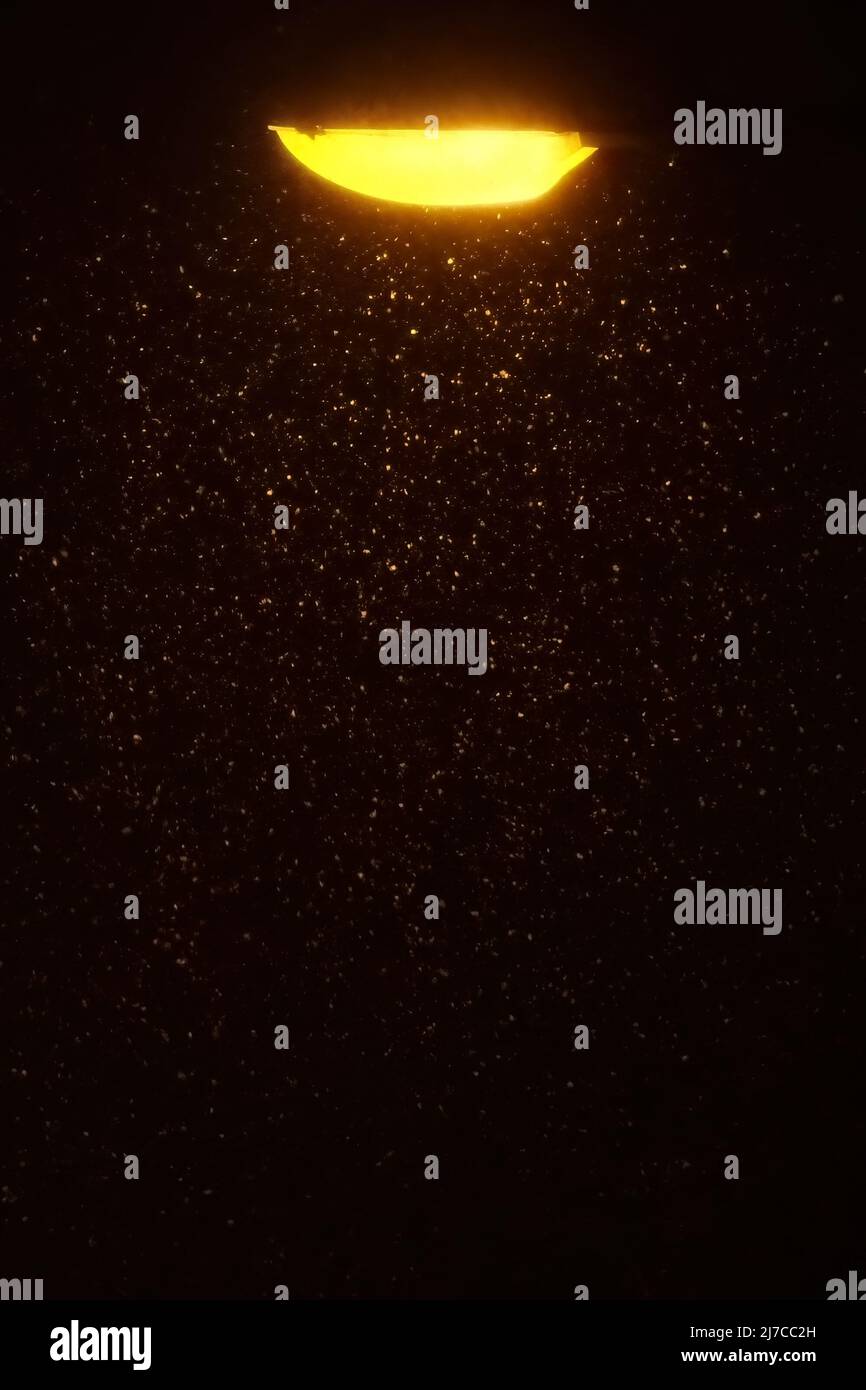 A street light illuminating rain drops. Light source. Moody night Stock ...