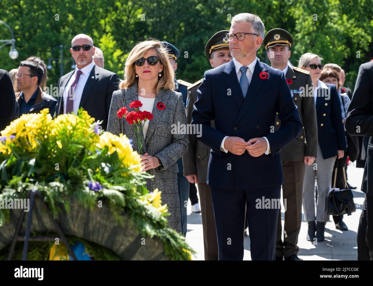 08 May 2022, Berlin: Andrij Melnyk (M), Ambassador of Ukraine to ...
