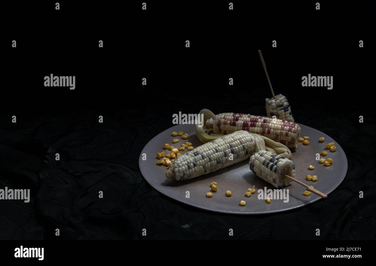 Fresh waxy corn or Sweet glutinous corn and Corn kernels over Round ...