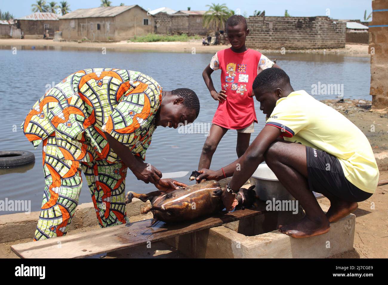 OUIDAH, May 8, 2022 (Xinhua) -- People make preparation for an annual ...
