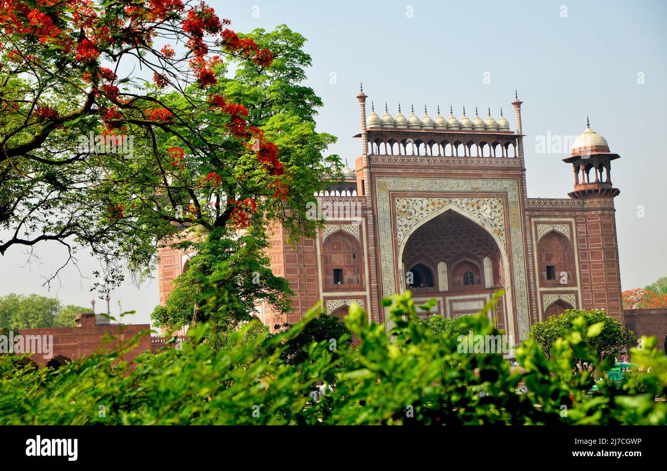 South Grand entrance gate of Taj Mahal Stock Photo - Alamy
