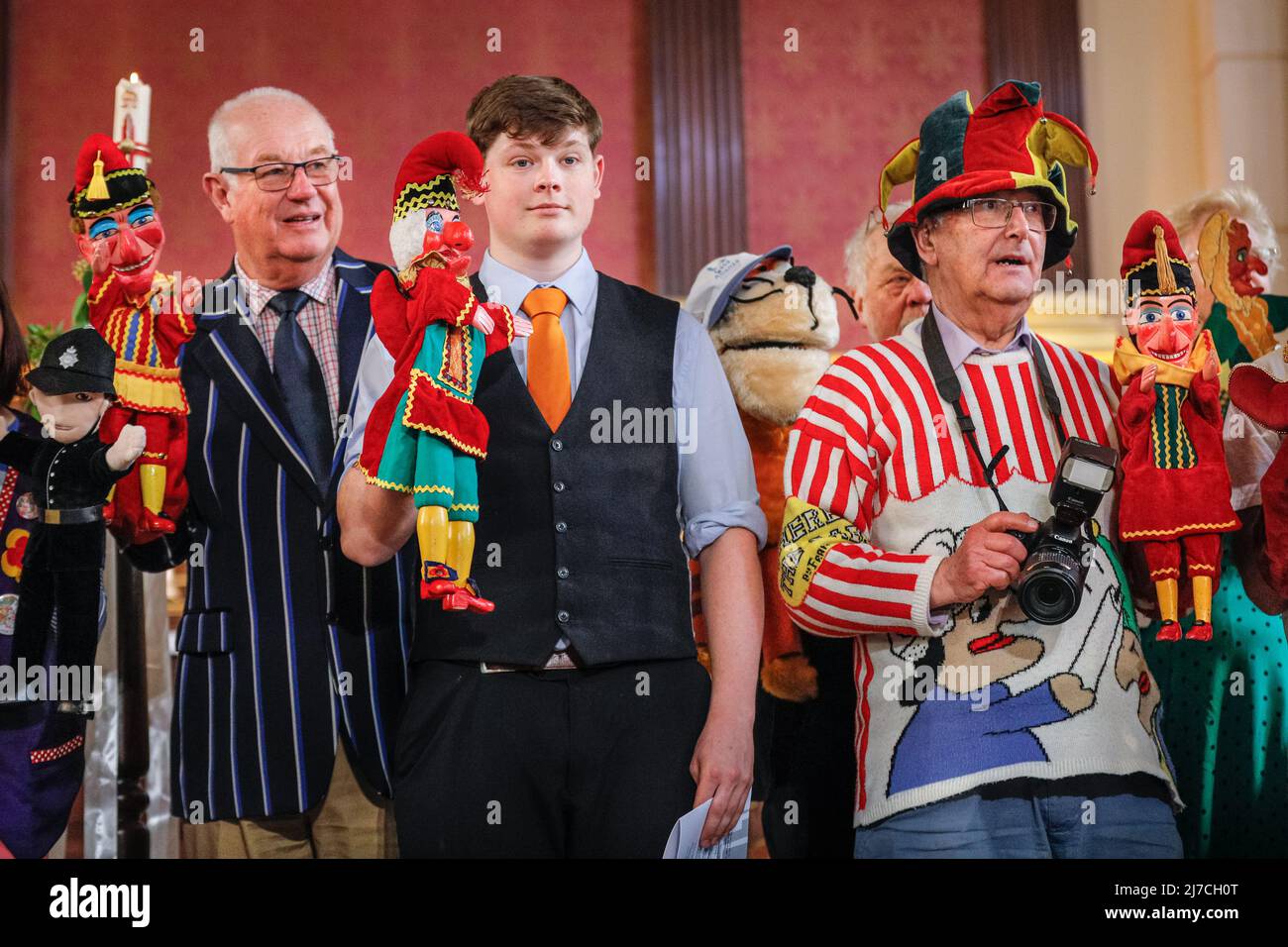 London, UK, 8th May 2022. At the end of the church service, puppeteers ...
