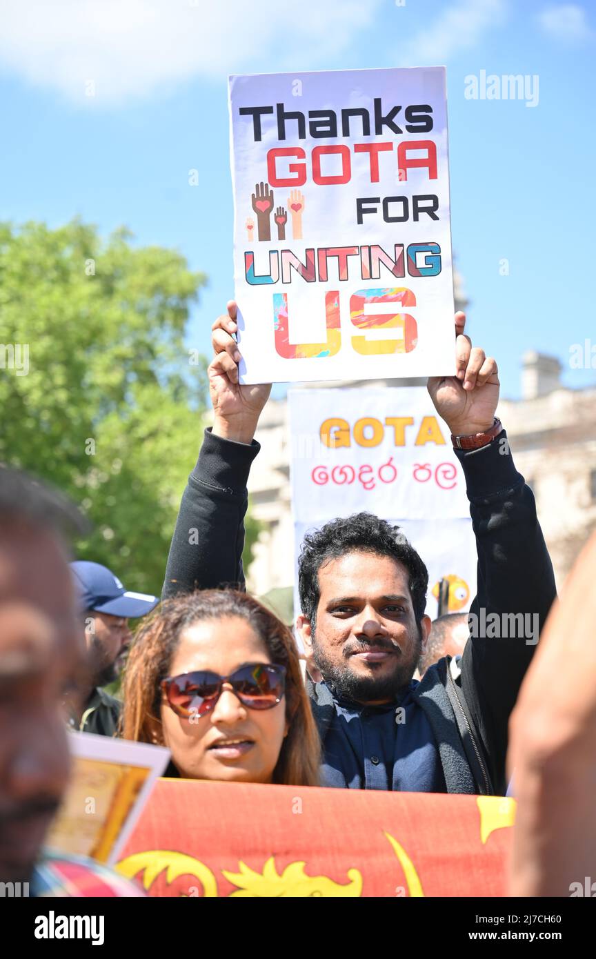 A couple of hundreds Sri Lankan couninues protest Go Home Gota ...