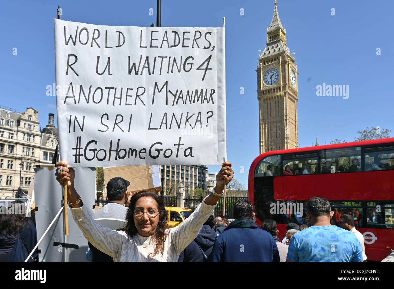 A couple of hundreds Sri Lankan couninues protest Go Home Gota ...