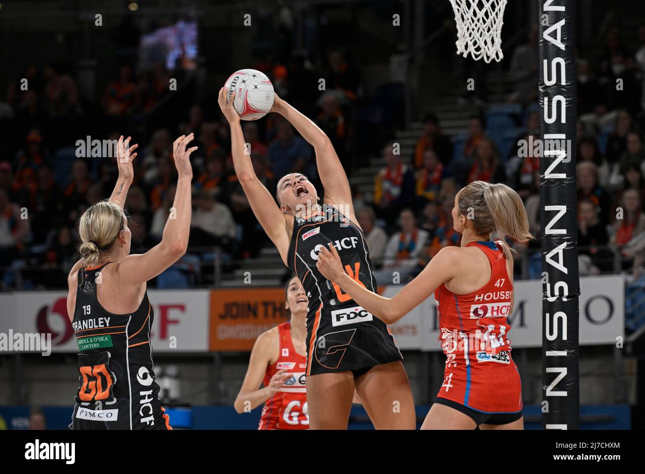 Netball defense hi-res stock photography and images - Alamy