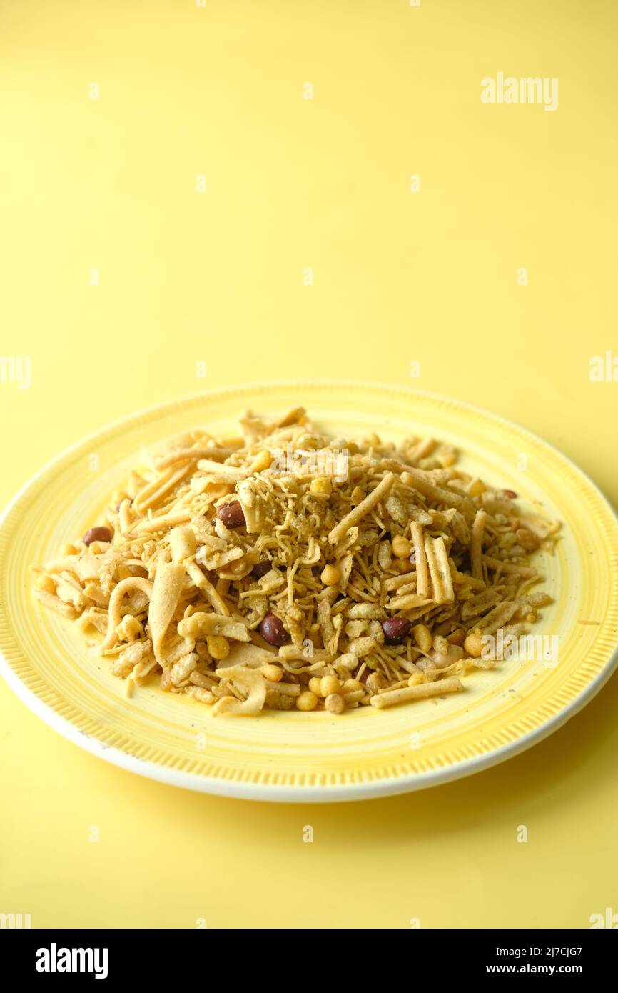 Mix chiwda hi-res stock photography and images - Alamy